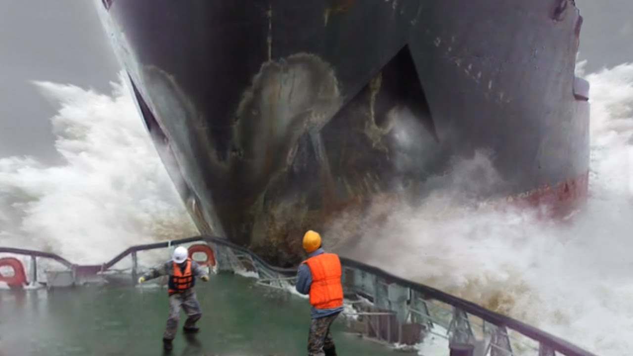35 Biggest Ship Fails Ever Caught On Camera ! - What The Heck?